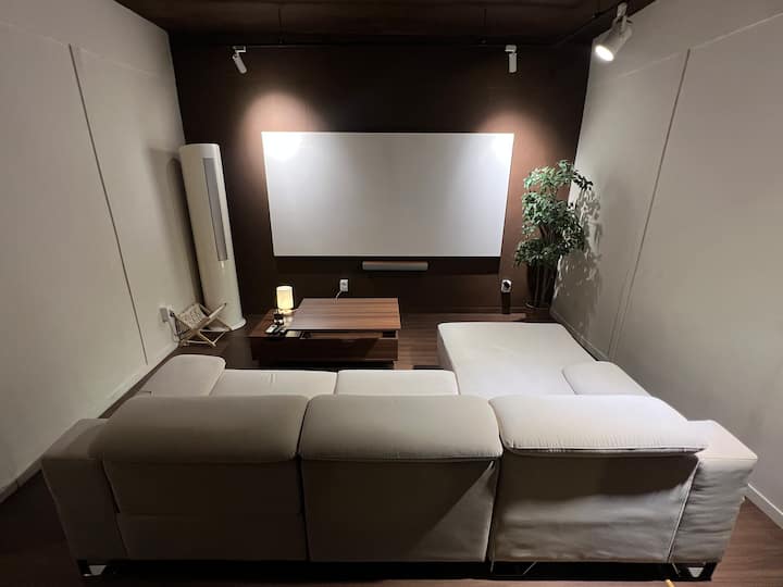 [오리호텔: 도쿄의 작은 이자카야, 영화속에 빠지다. 25평 독채숙소][레이트체크아웃] - Gwangju