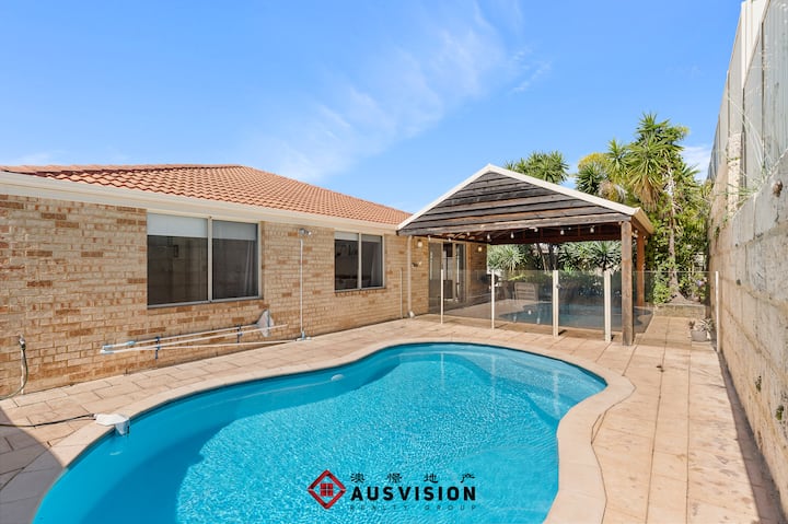 Modern 4br Retreat With Pool & Bbq - Mindarie