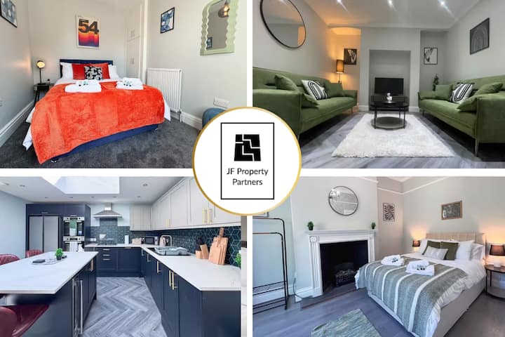 Central Harrogate Townhouse For Groups • Sleeps 14 - Knaresborough