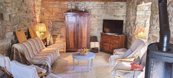 Gîte Spacieux, Ch Climatisées, Spa, Garage Fermé - Ardèche