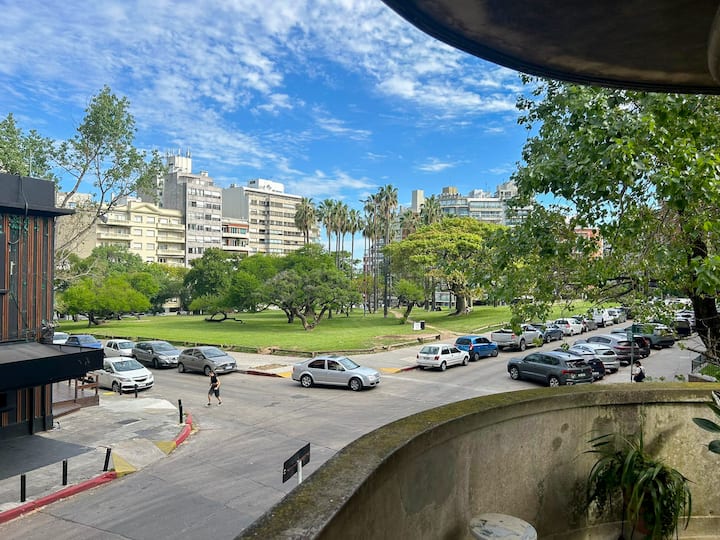 Frente A Villa Biarritz - Luminoso Con Terraza - Montevideo