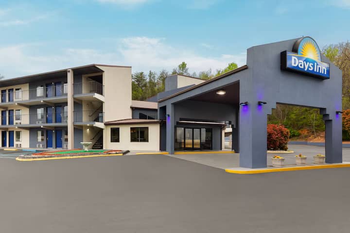 Days Inn Chattanooga | 2 Beds | Near Ruby Falls - Chattanooga, TN