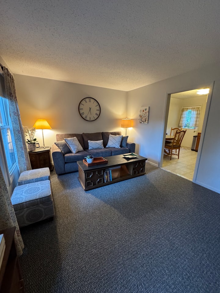 Suburban Duplex Quiet Neighors Close To New Haven - Derby, CT