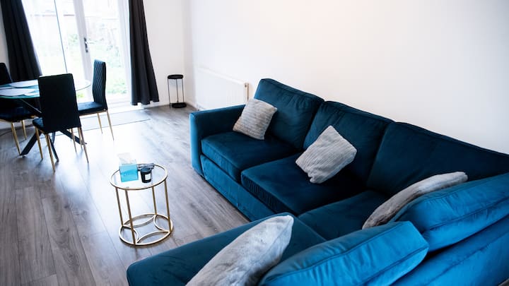 Modern 3bed - Parkin- Fast Wifi-office Space - Coventry