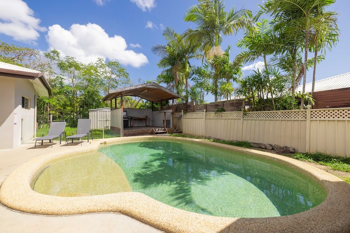 Seednest 7 Bedroom Beach House | Pool &Game Room - Clifton Beach