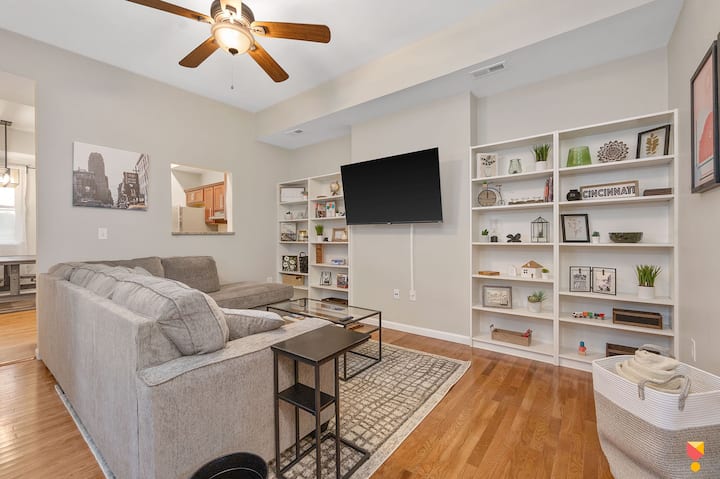 *New* Historic, Modern 1br/1.5ba W/office/parking! - Cincinnati