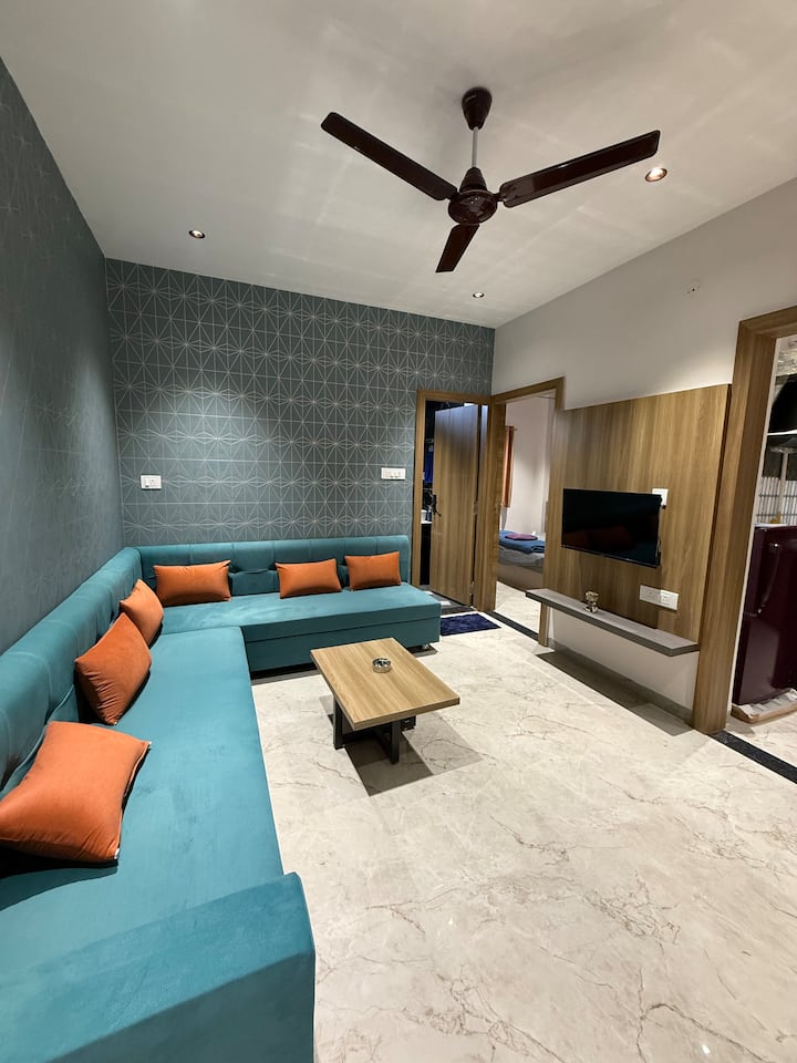 Luxury 1bhk Near Bombay Hospital - Indore