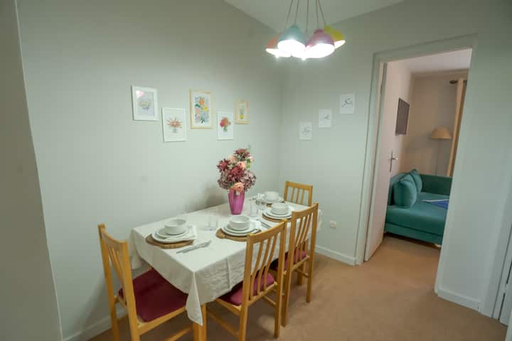 Bright & Budget-friendly 5-sleeper. Get Cozy - Casablanca