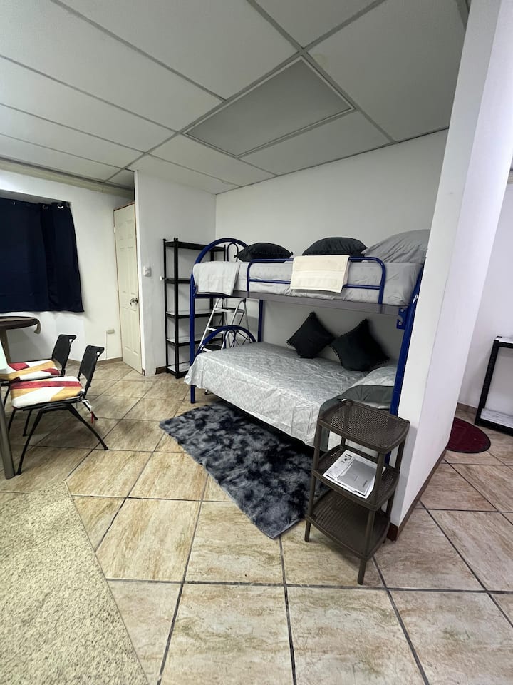 Super Ubicación, Cerca De Plazas Y Restaurantes. - San Salvador (El Salvador)