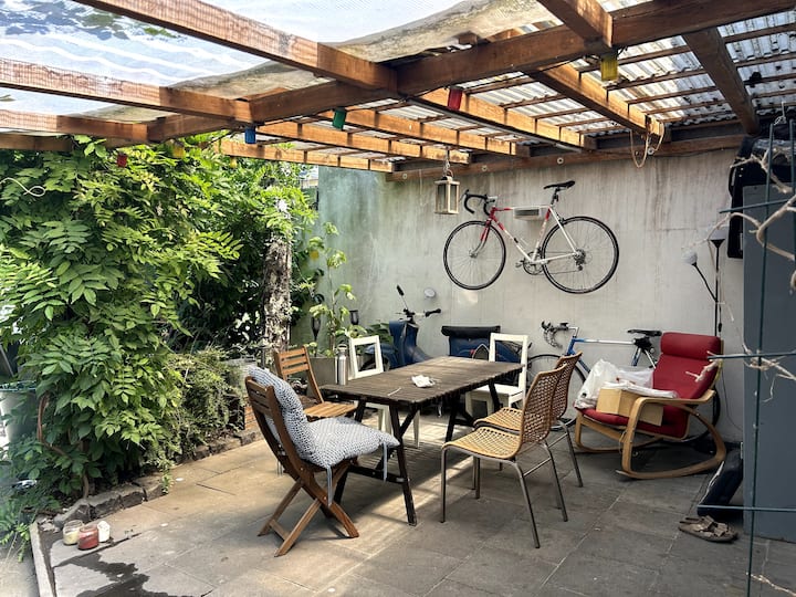 Ruhige Wohnung Mit Terrasse & Gartenblick - Colonia