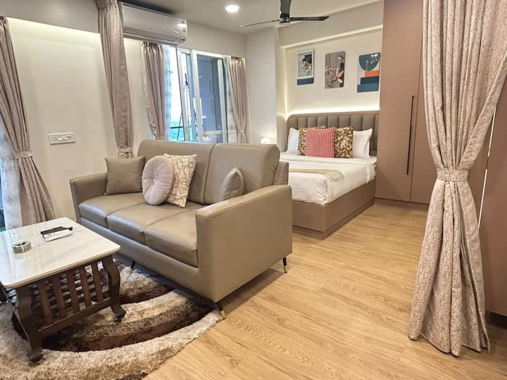 Boutique Studio With Balcony Kitchen Fast Wifi Tv - Pune