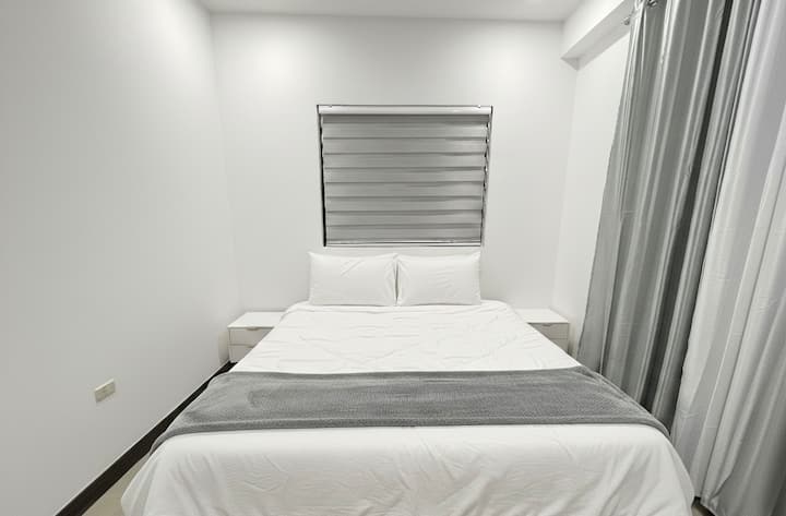 2br/2ba Oasis: Pool, Football, Badminton - Kingston