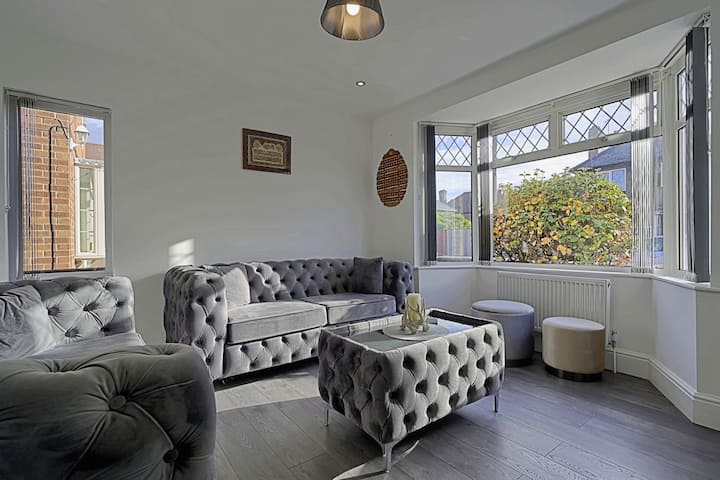 Comfortable 3-bed Home | Easy Access To Nottingham - East Midlands Airport (EMA)