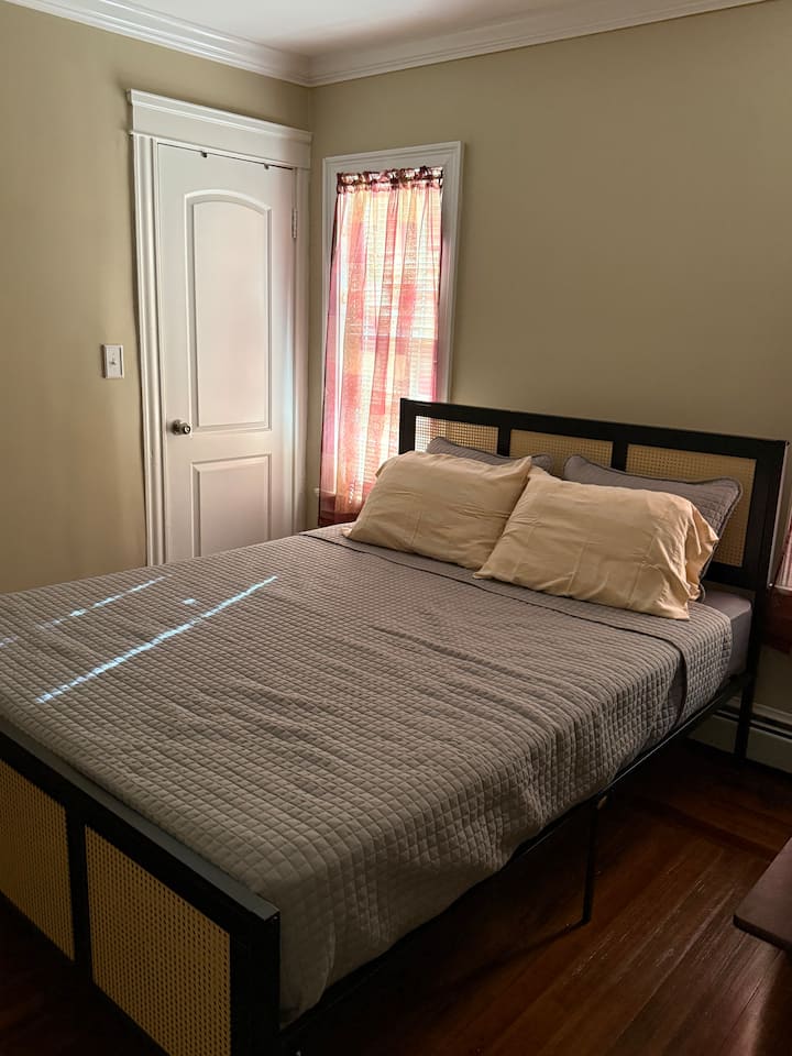 The Night Shift Nest Travelers Welcome! - Cranston, RI