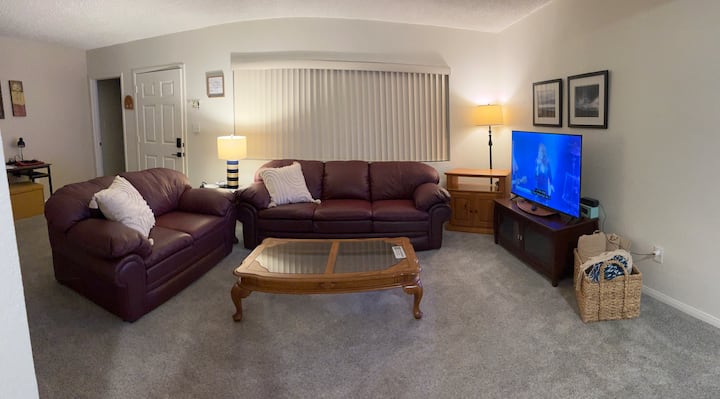 Village Retro Home - Claremont, CA