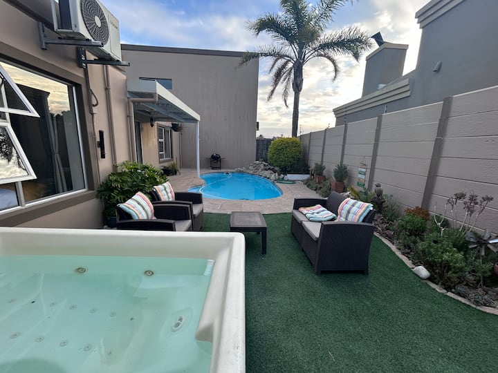 Aquapalms Hideaway- Family Friendly-pool & Hot Tub - Parklands