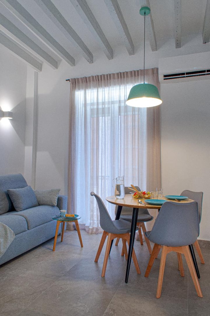 Stunning 2-bedroom+2bathroom W/balcony City Center - Alicante