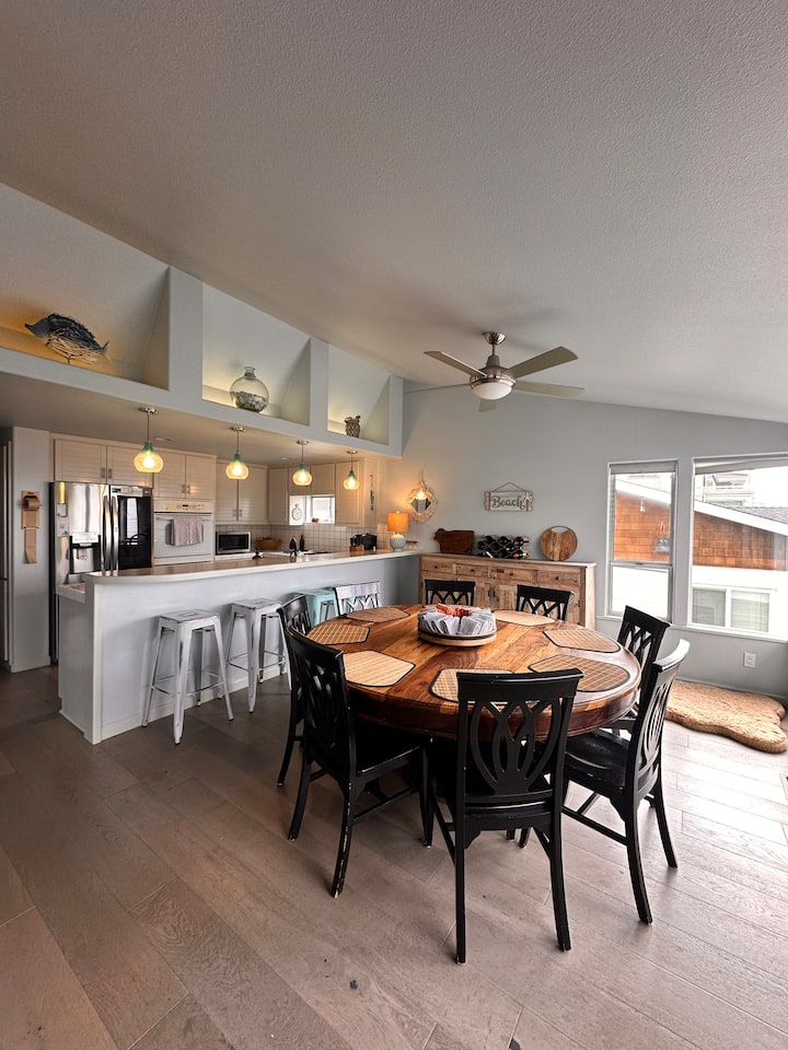 Rockview Retreat –Morro Bay Beach House With Views - Morro Bay, CA