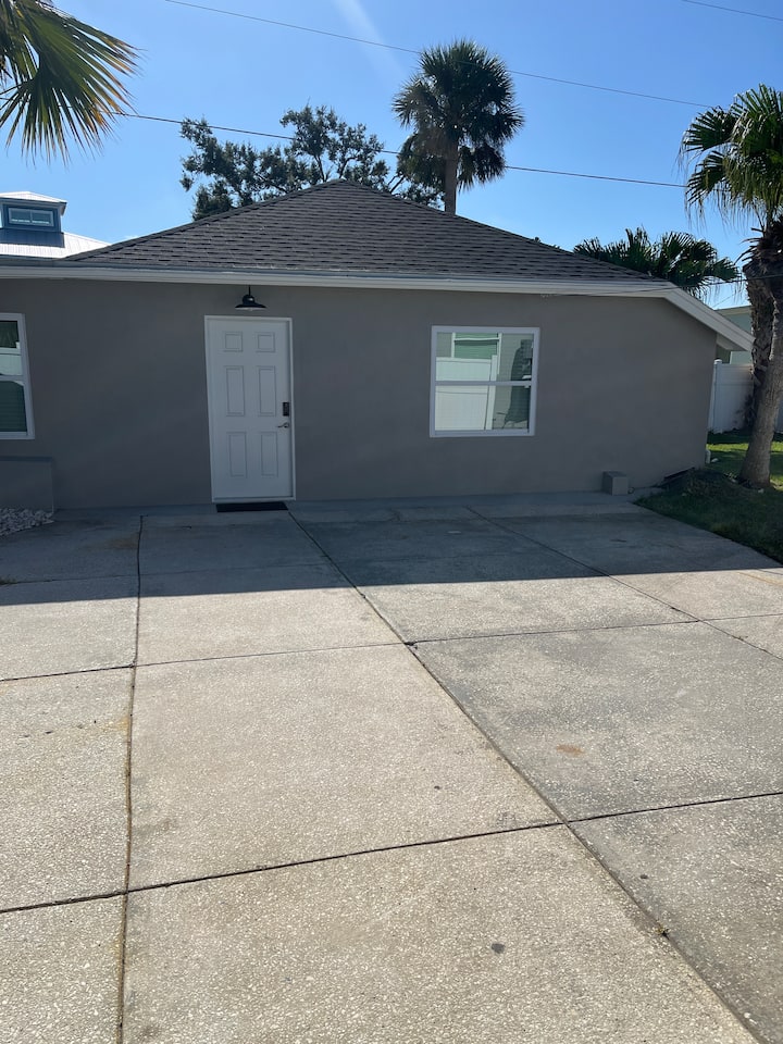 Charming Dona Bay Cottage - Venice Beach, FL