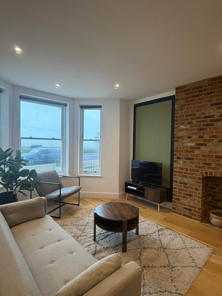 Luxury Ground Floor Seaview 2 Bedroom Apartment - Steyning