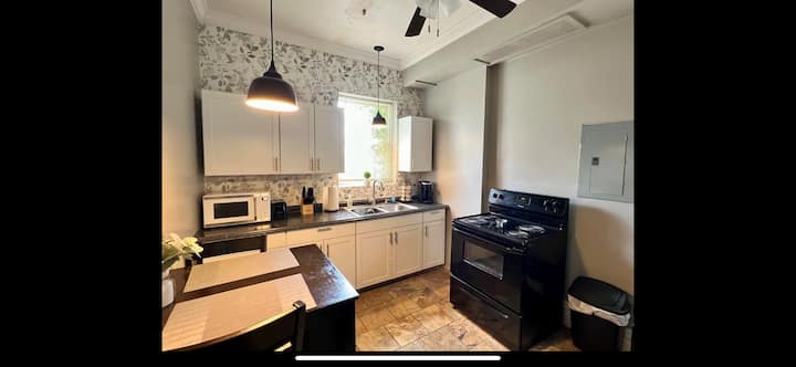 First Floor: 1br W/ King Bed - Huntington, WV