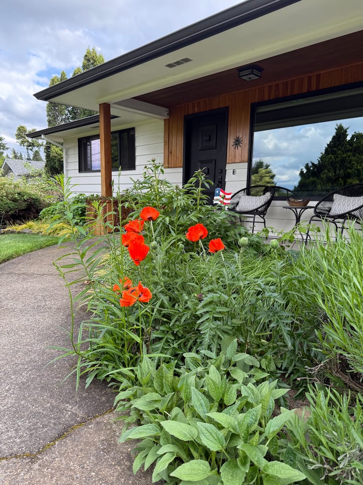 Cozy Mid-century Modern Home - Oregon