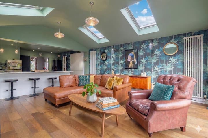Large Modern Stylish House With Garden And Parking - Cambridge