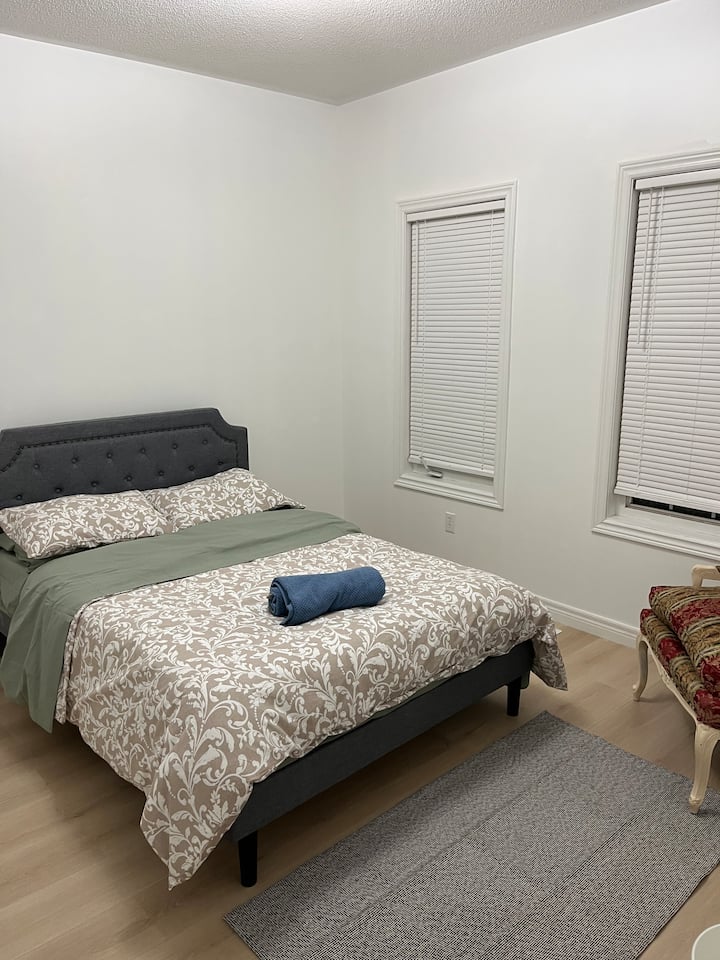 2d. A Private Room - West Brampton - ブランプトン