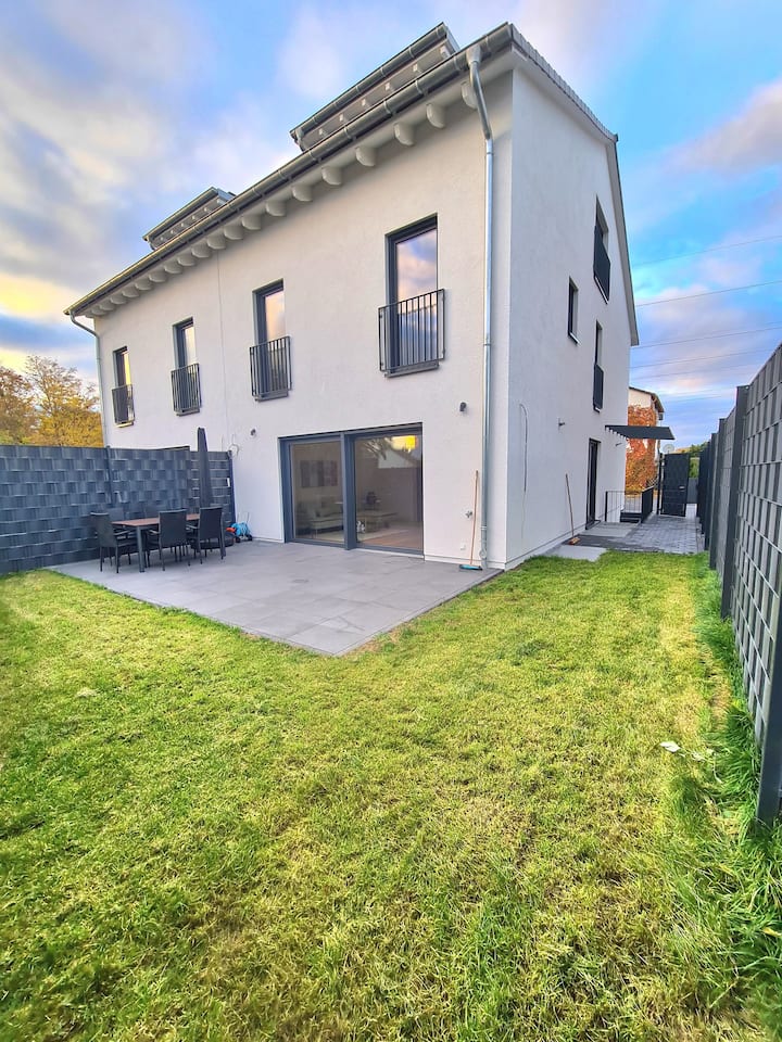 Modernes Neubauhaus Ca. 200 M² Nähe Vom Flughafen. - Langen