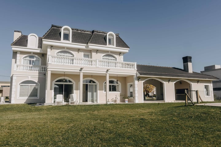 Estilo Y Relax En La Casa Del Golf - San Vicente, Argentina