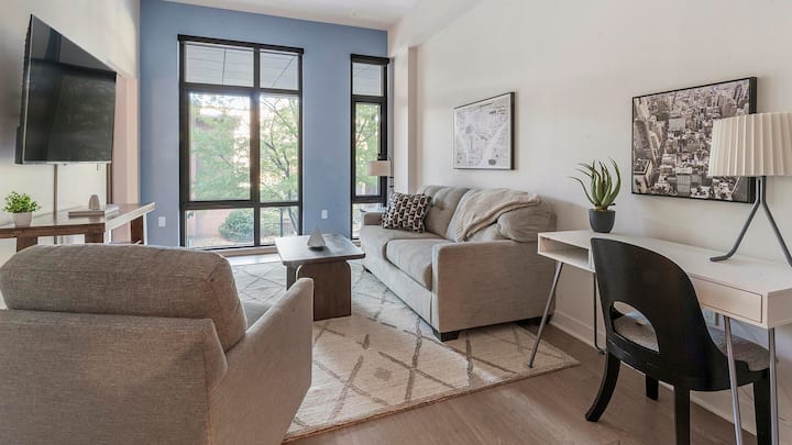 Landing | Chic 1bd, Clubhouse, Pool - Washington D. C., DC