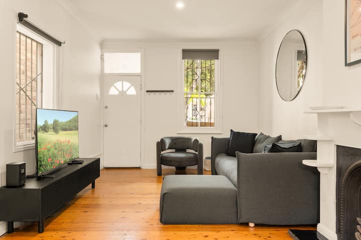 3br Home With Outdoor Dining Near Central Station - Bondi Beach