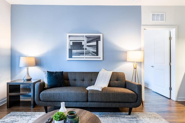 Landing | Chic 2bd, Yoga Studio - Kissimmee, FL