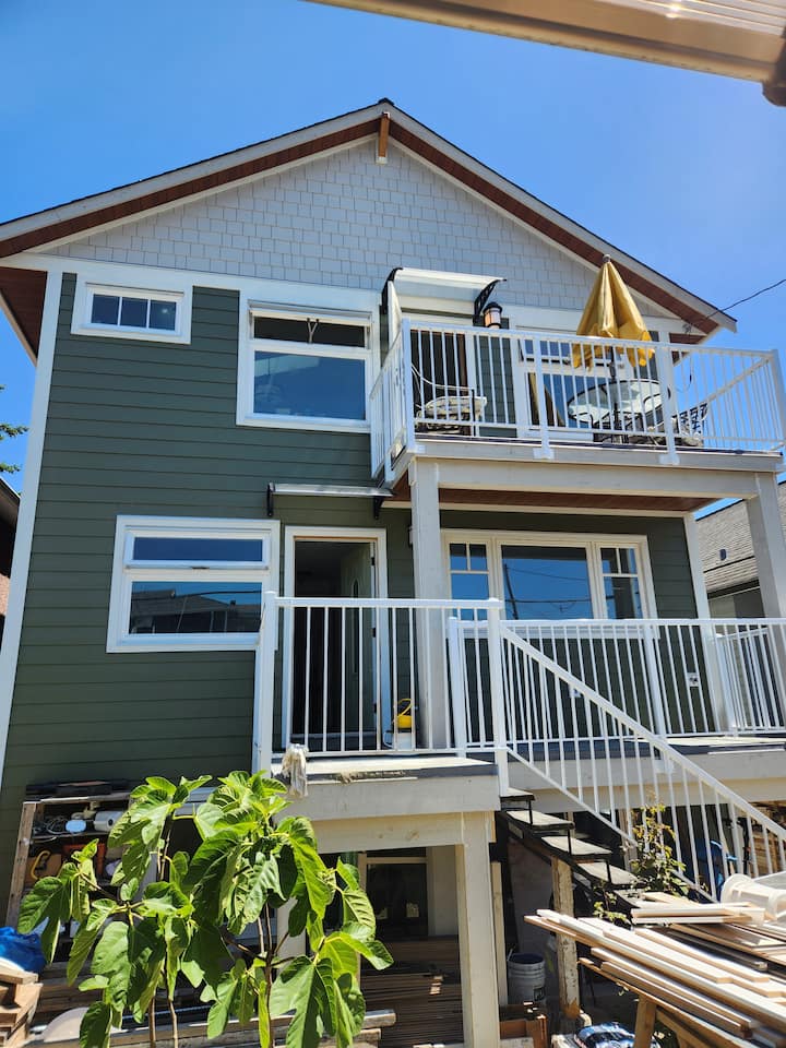 Great Central Location Brand New House! - Mount Seymour