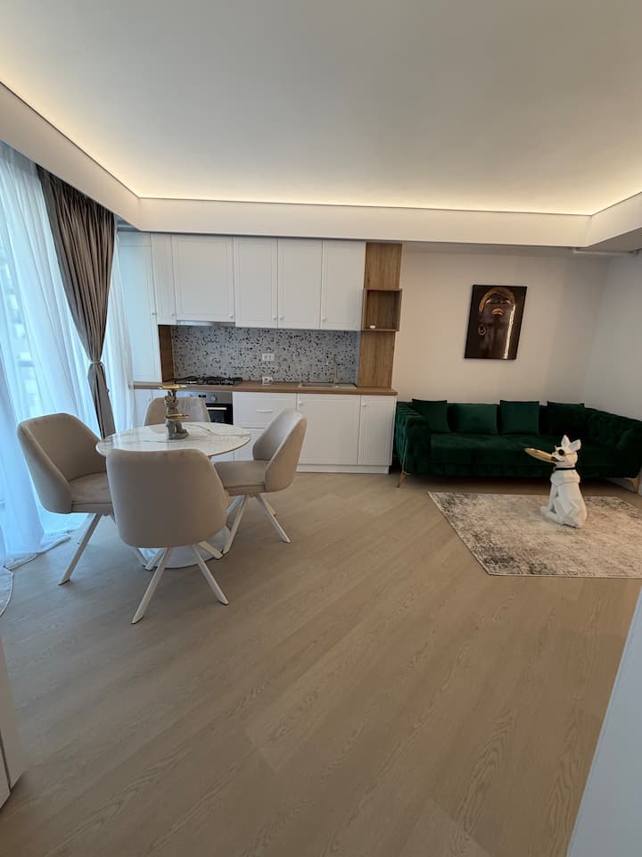 Luxury Cortina North | Parking | Self Check-in - Bukarest