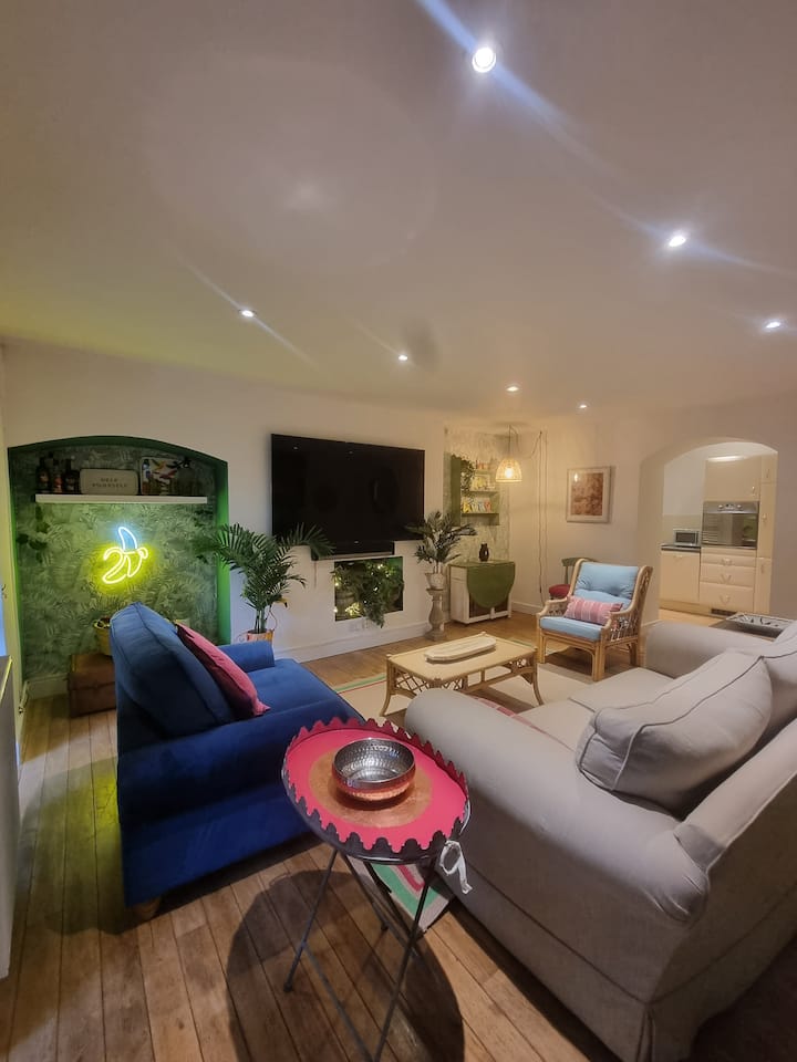 A 2 Bedroom Clifton Georgian Terrace Garden Flat - Brístol