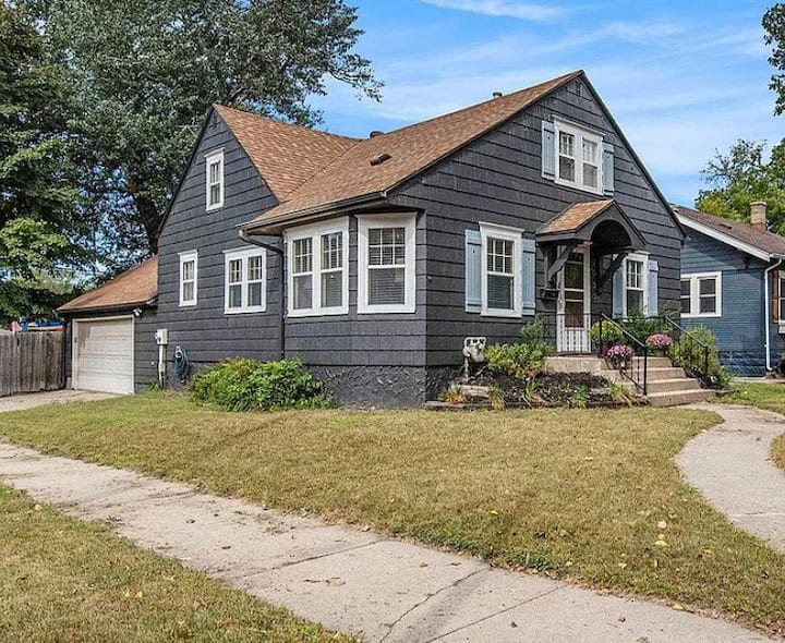 Cozy 4-bdr Home Near Mckennan Park And Dtsf - Sioux Falls, SD