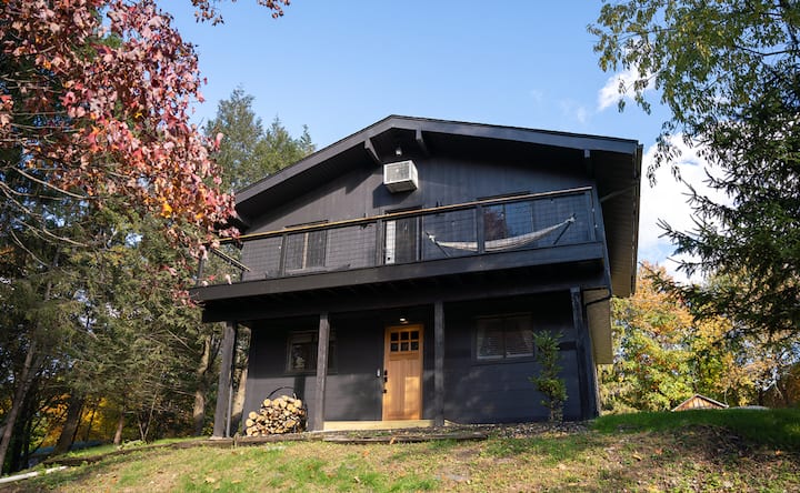 Hilltop Chalet: Mountain Views & Lake Access - Copake Lake, NY