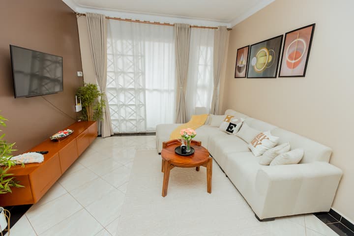 Modern Cozy Haven With Balcony Views-ntinda - Kampala