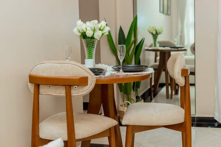 Modern Cozy Haven+ Balcony Views- Kiwatule-ntinda - Uganda