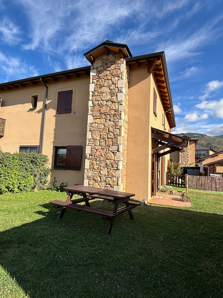 Maison De Vacances Chaleureuse Avec Jardin Et Vue - Masella