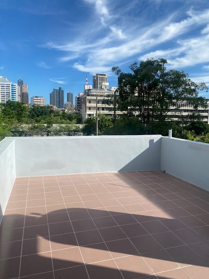 獨棟4層樓大空間/隱私/免費停車/散步5分鐘到愛河 - Kaohsiung City