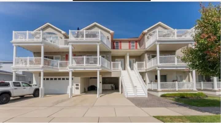 Bright And Breezy Beachside Oasis - North Wildwood, NJ