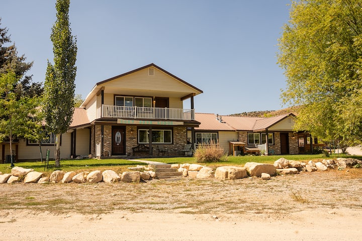 Sports Court • Sleeps 32 •Lake Views/trail Access - Bear Lake