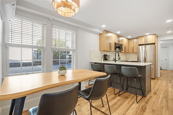 Modern Magic- Stylish Salem Stay - Salem, MA