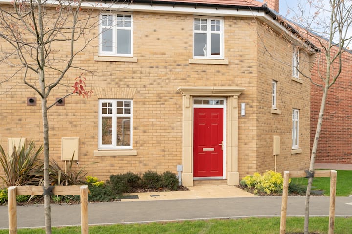 Lux 3 Bed House Perfect For Contractors & Families - Bedford