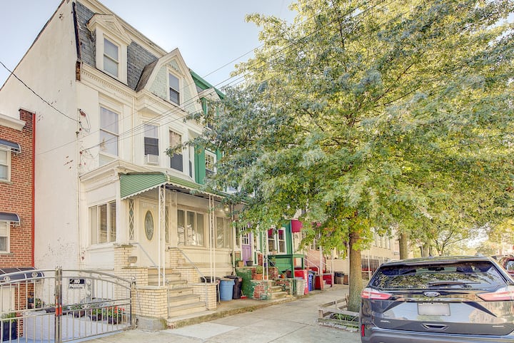 Sunny Bronx Apt. — Steps To Subway And Hospital - The Bronx, NY