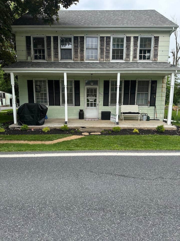 Historic Farmhouse On 7 Acres - Middletown, PA
