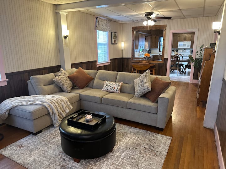 Historic Farmhouse On 7 Acres - Middletown, PA