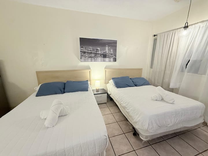 Lovely Apartment Walking To The Beach - Aventura, FL